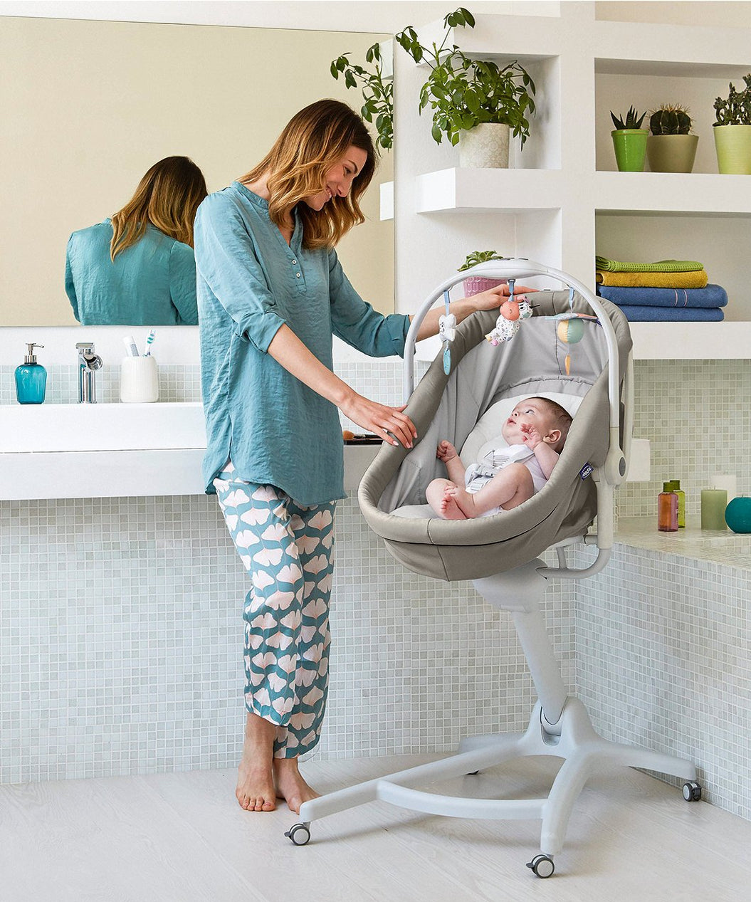 Chicco Baby Hug 4 in 1 Daytime Crib - Glacial Grey — Baby Box